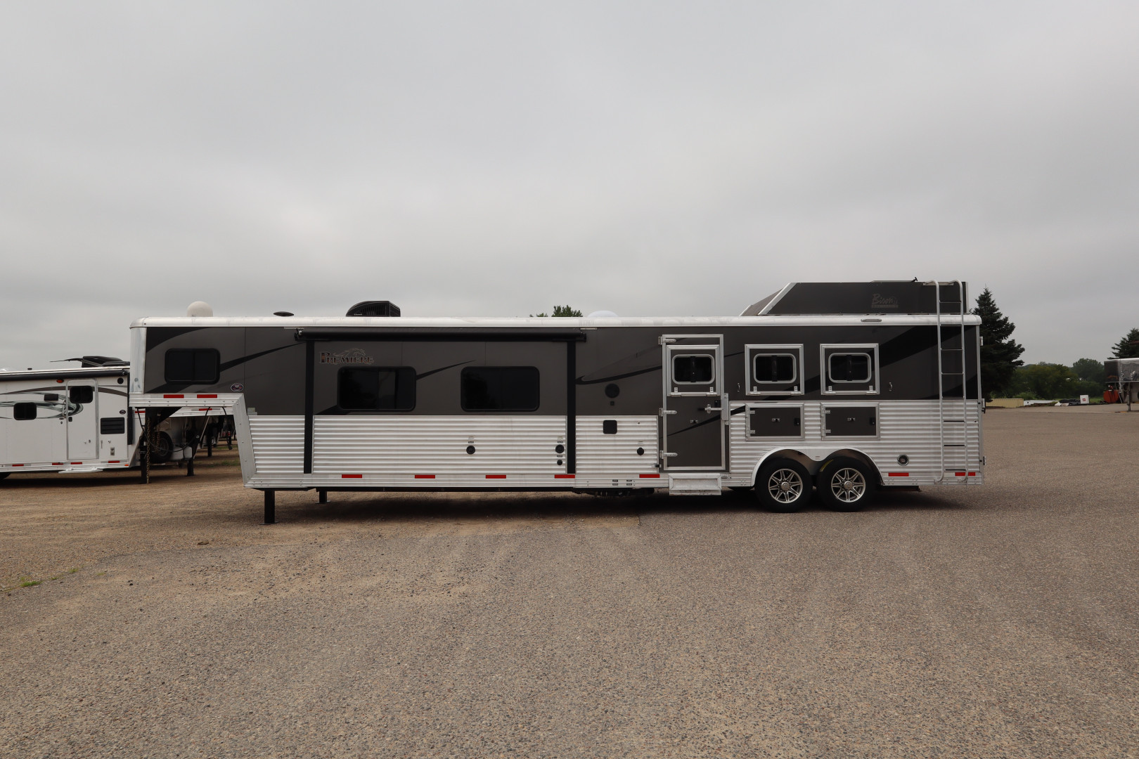 Used 2015 Bison Trailers Premier 3 Horse LQ Trailer