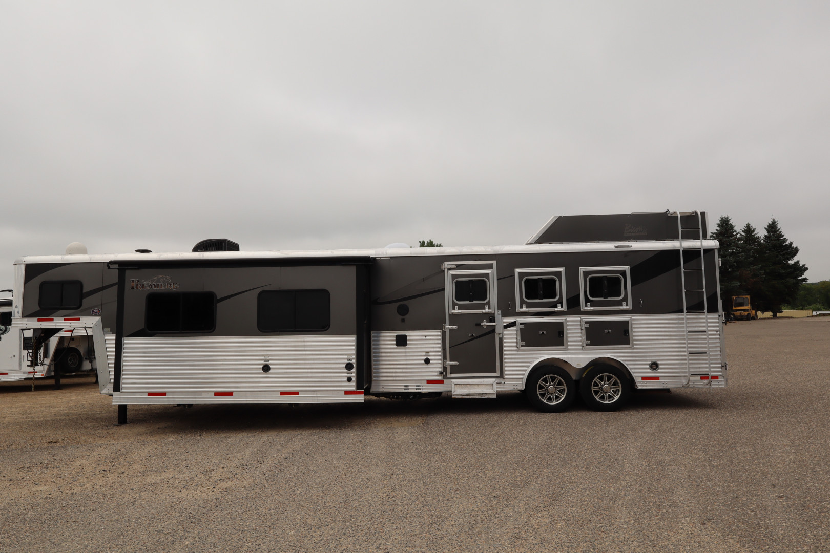 Used 2015 Bison Trailers Premier 3 Horse LQ Trailer