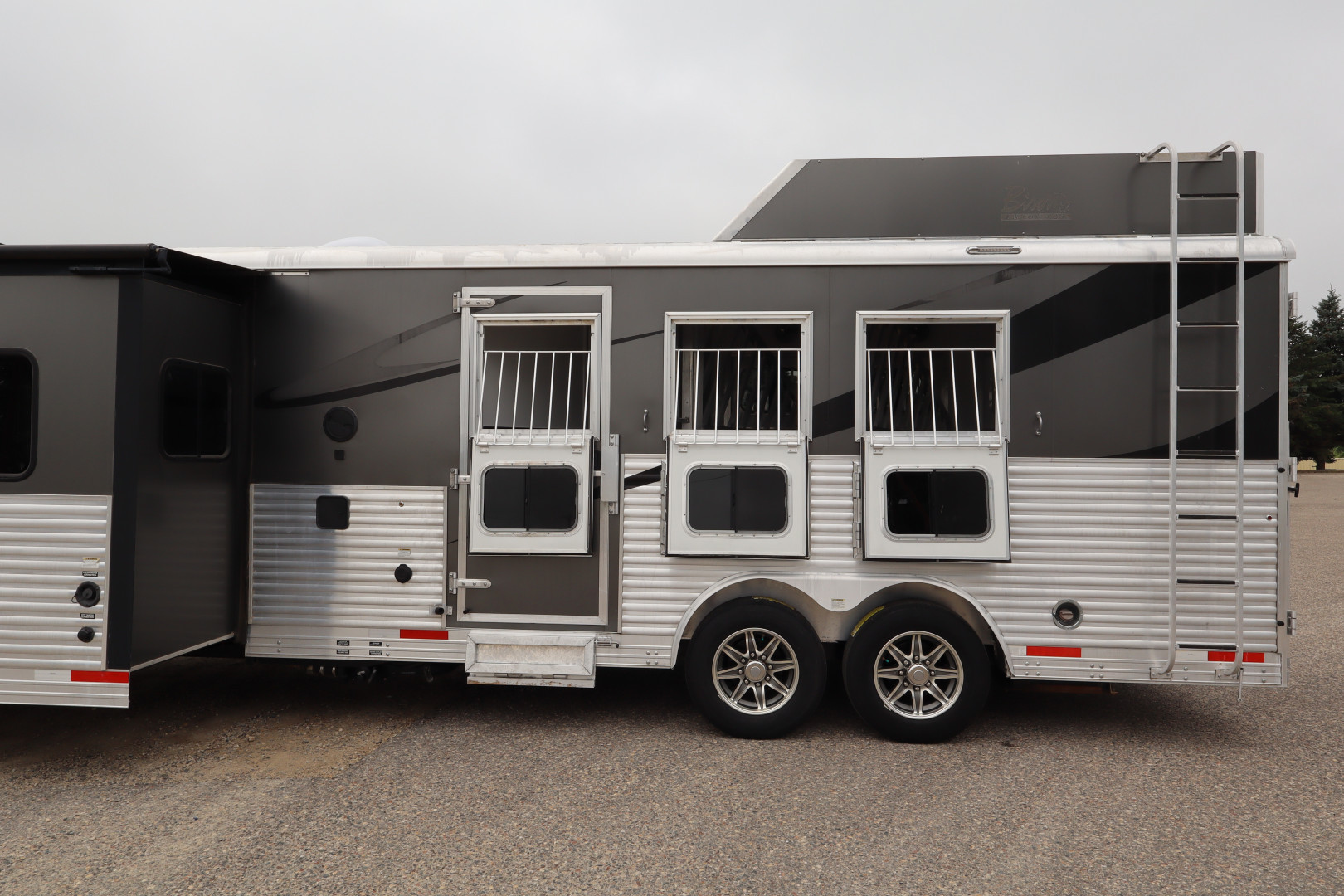Used 2015 Bison Trailers Premier 3 Horse LQ Trailer