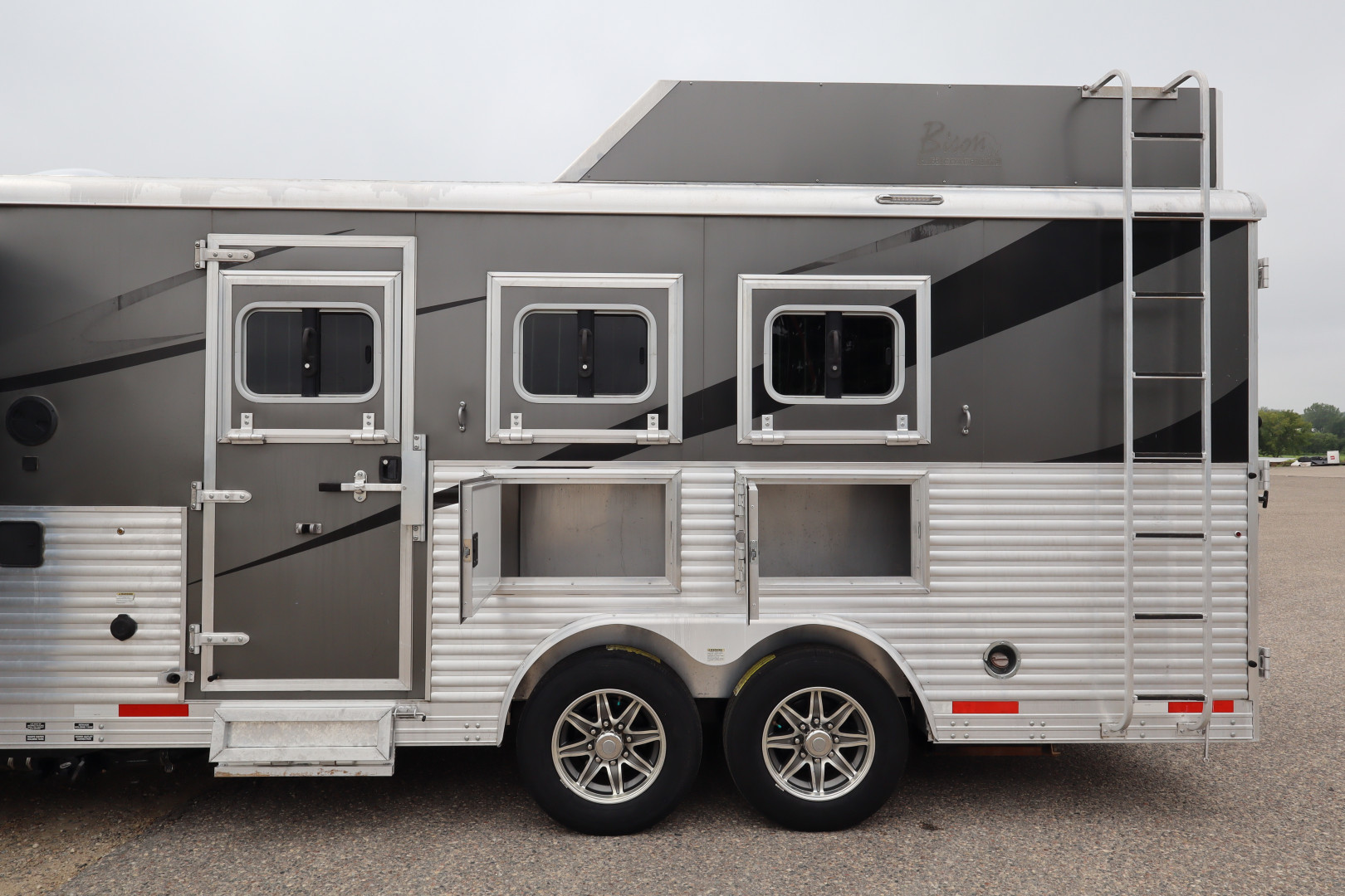 Used 2015 Bison Trailers Premier 3 Horse LQ Trailer