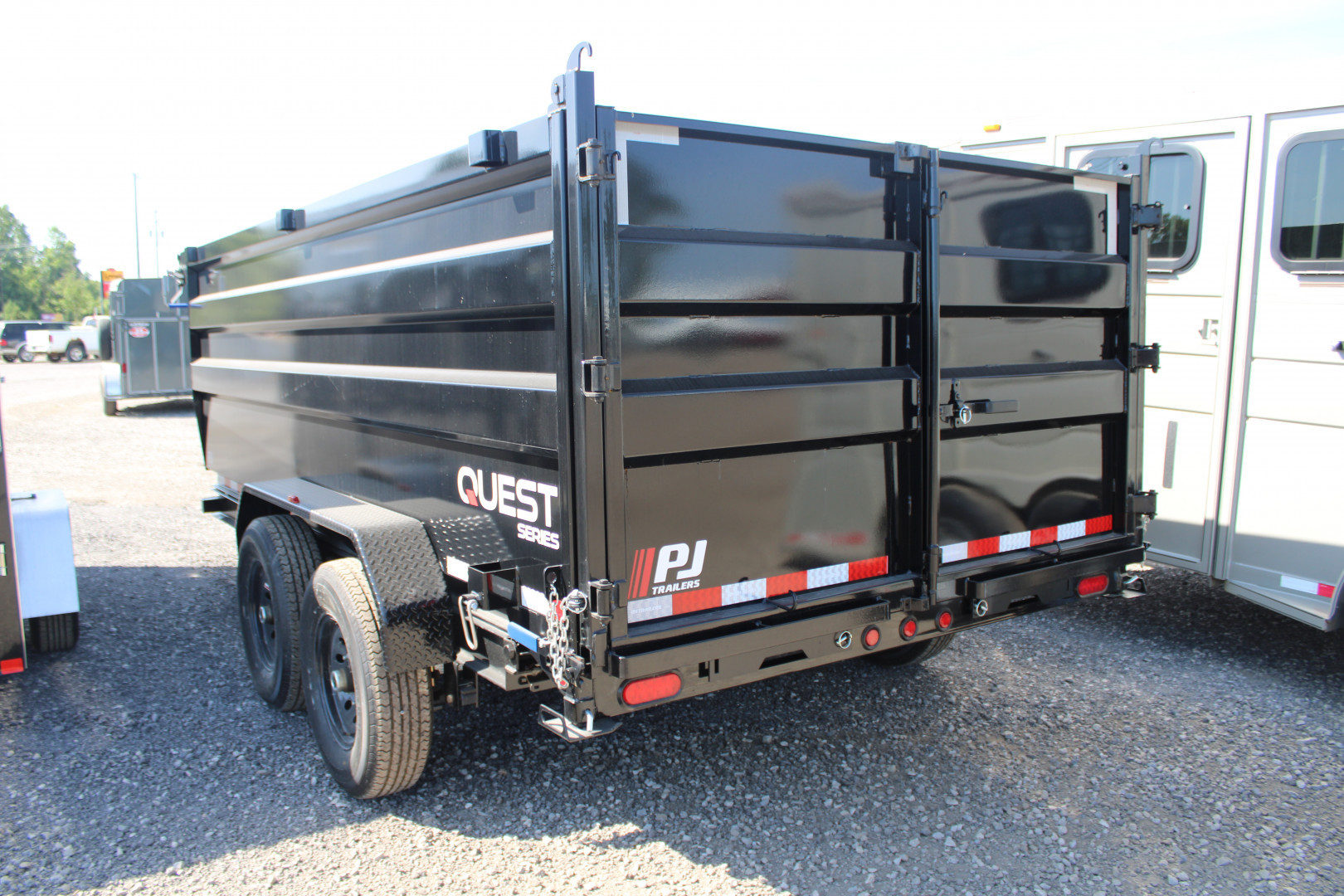 New 2025 PJ Trailers SCRATCH AND DENT SPECIAL 14' HS D7 HIGH SIDE DUMP ...