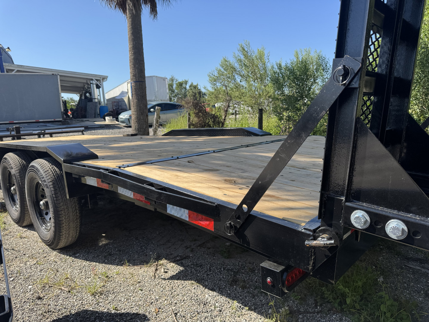New 2025 Down 2 Earth Trailers 8.5X24 TANDEM AXLE 14000 LB GVWR DRIVE ...