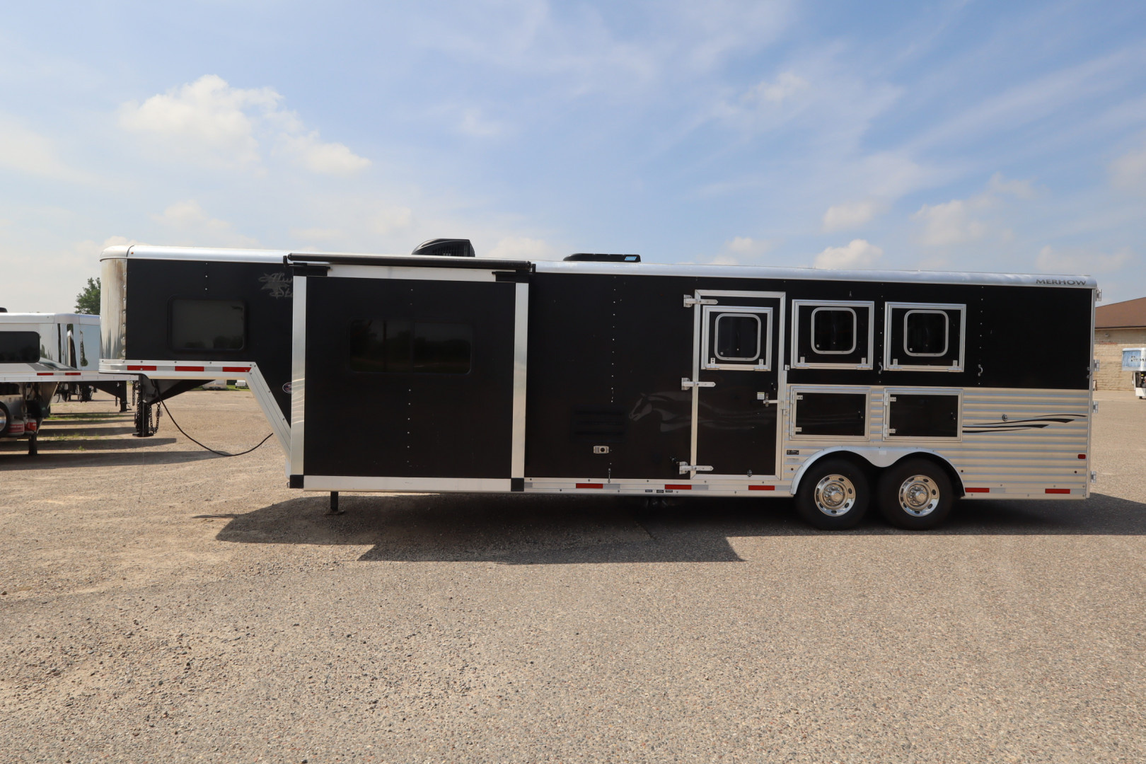 Used 2015 Merhow Trailers 3 Horse LQ Trailer for sale in