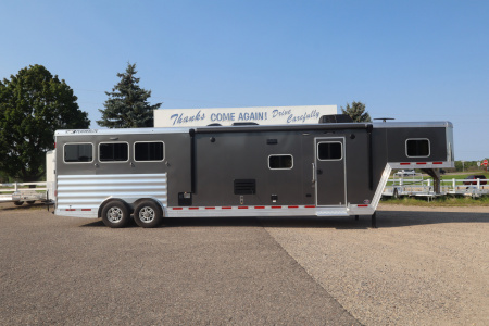 New Horse Goosenecks - Twin Cities Featherlite in Elko, MN