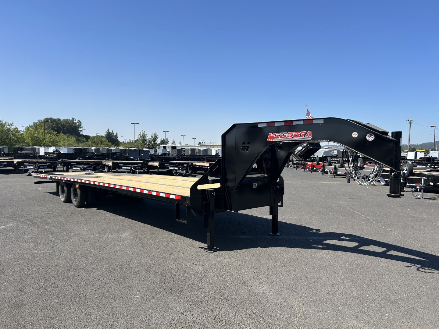 New 2026 Midsota 8.5x36 Gooseneck Deckover W/Power Tail 25.9k GVWR