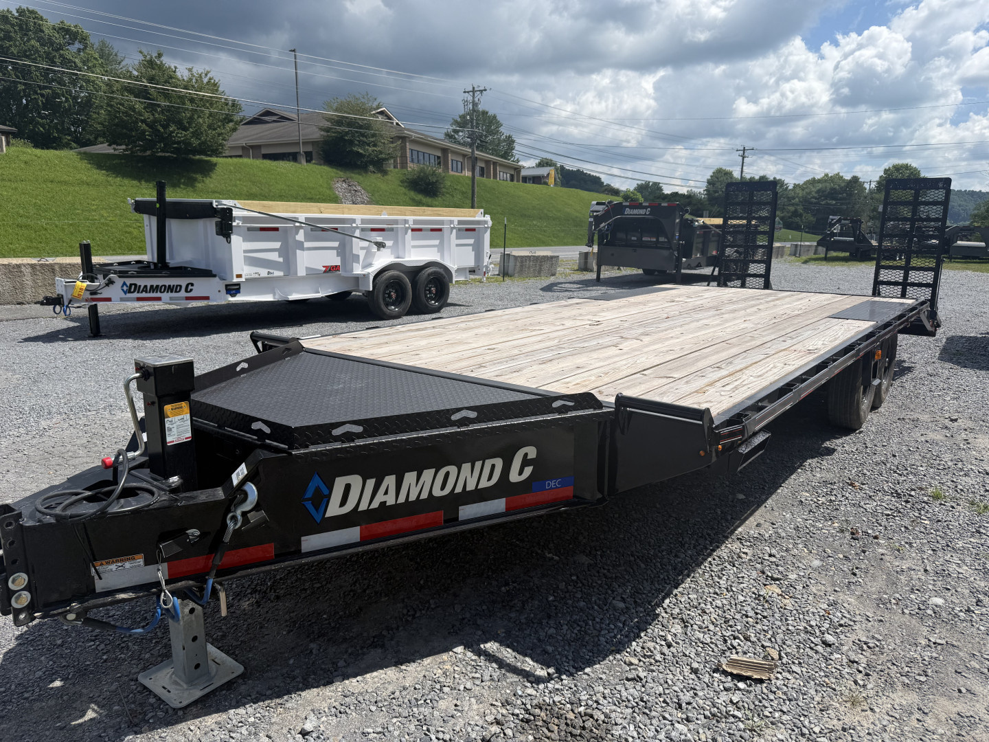 New 2025 Diamond C DEC Flatbed Trailer 8’6”X22’ EXTRA WIDE RAMPS for ...