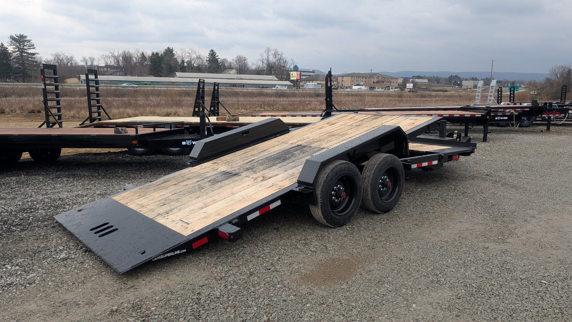 New 2025 CAM SUPERLINE 21' (5+16) XW Lo Pro Split Tilt Trailer w/ Removable Fenders