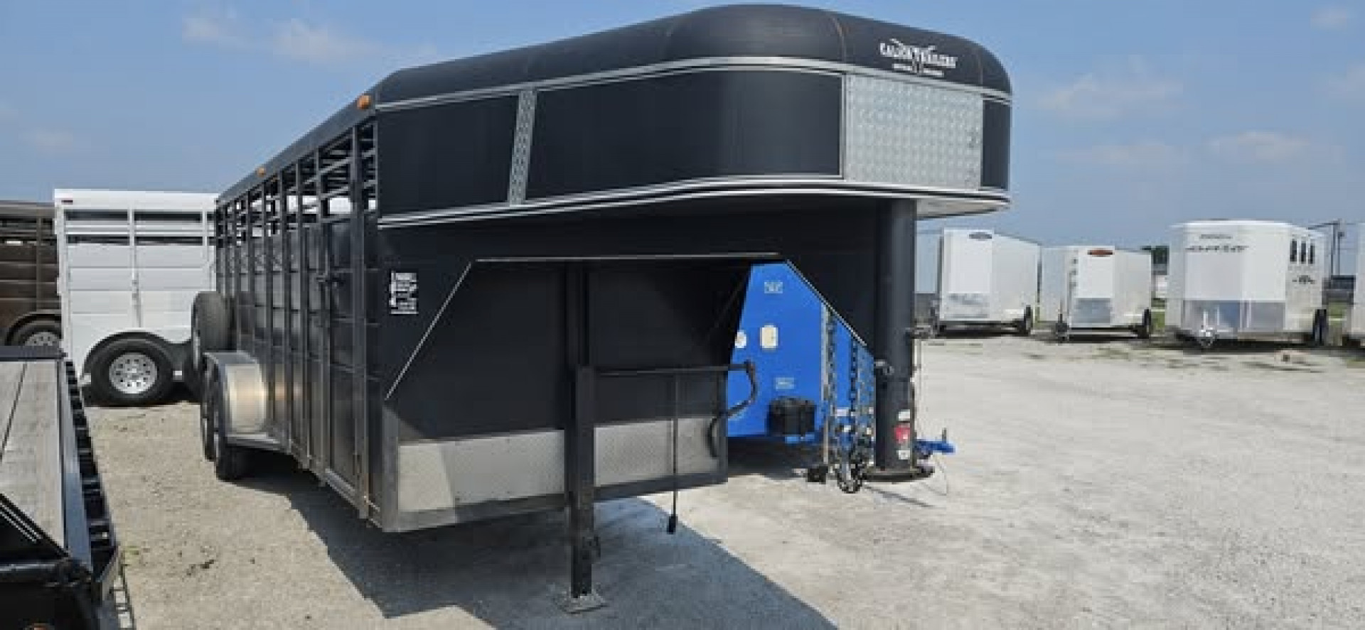 Used 2011 Calico Trailers 20' Gooseneck Stock / Stock Combo Trailer