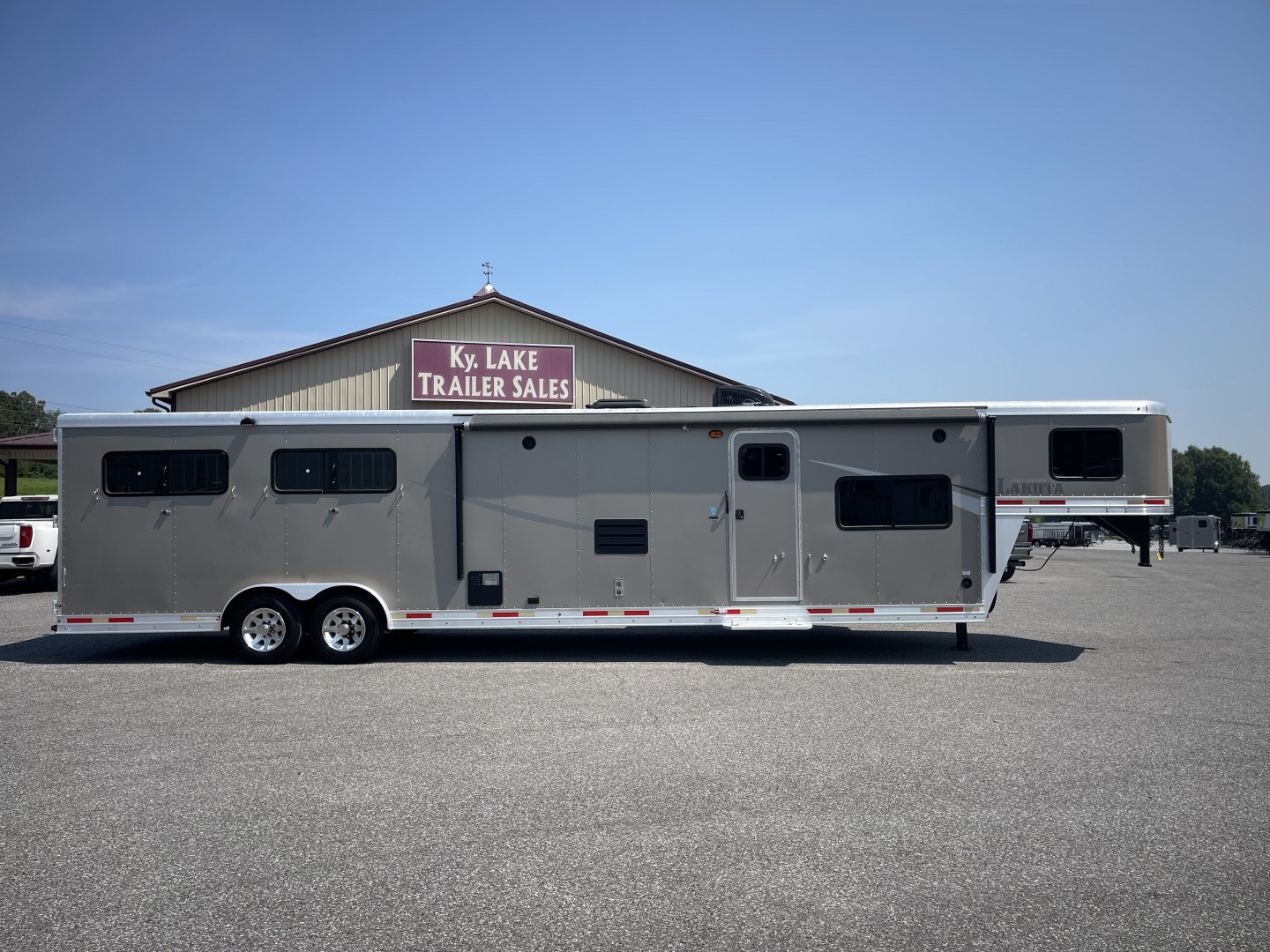 Used 2019 Lakota AC8415 Horse Trailer