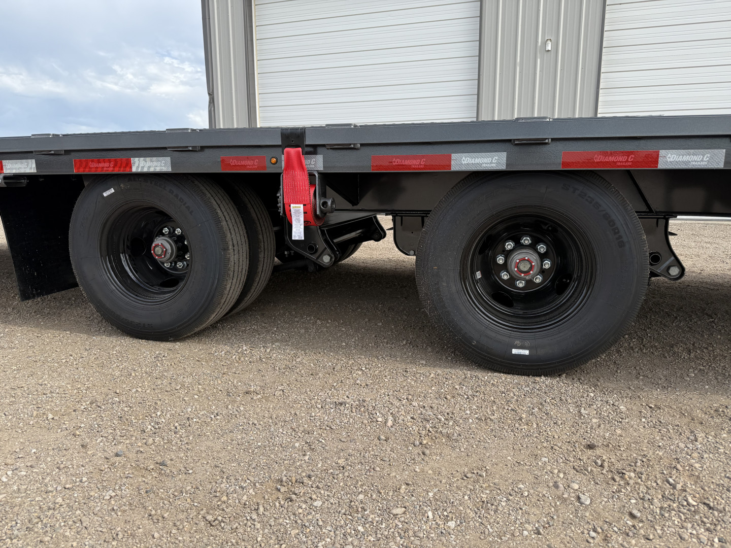 New 2026 Diamond C 102"x40' Engineered Beam FMAX212 w/ Max Ramps ...