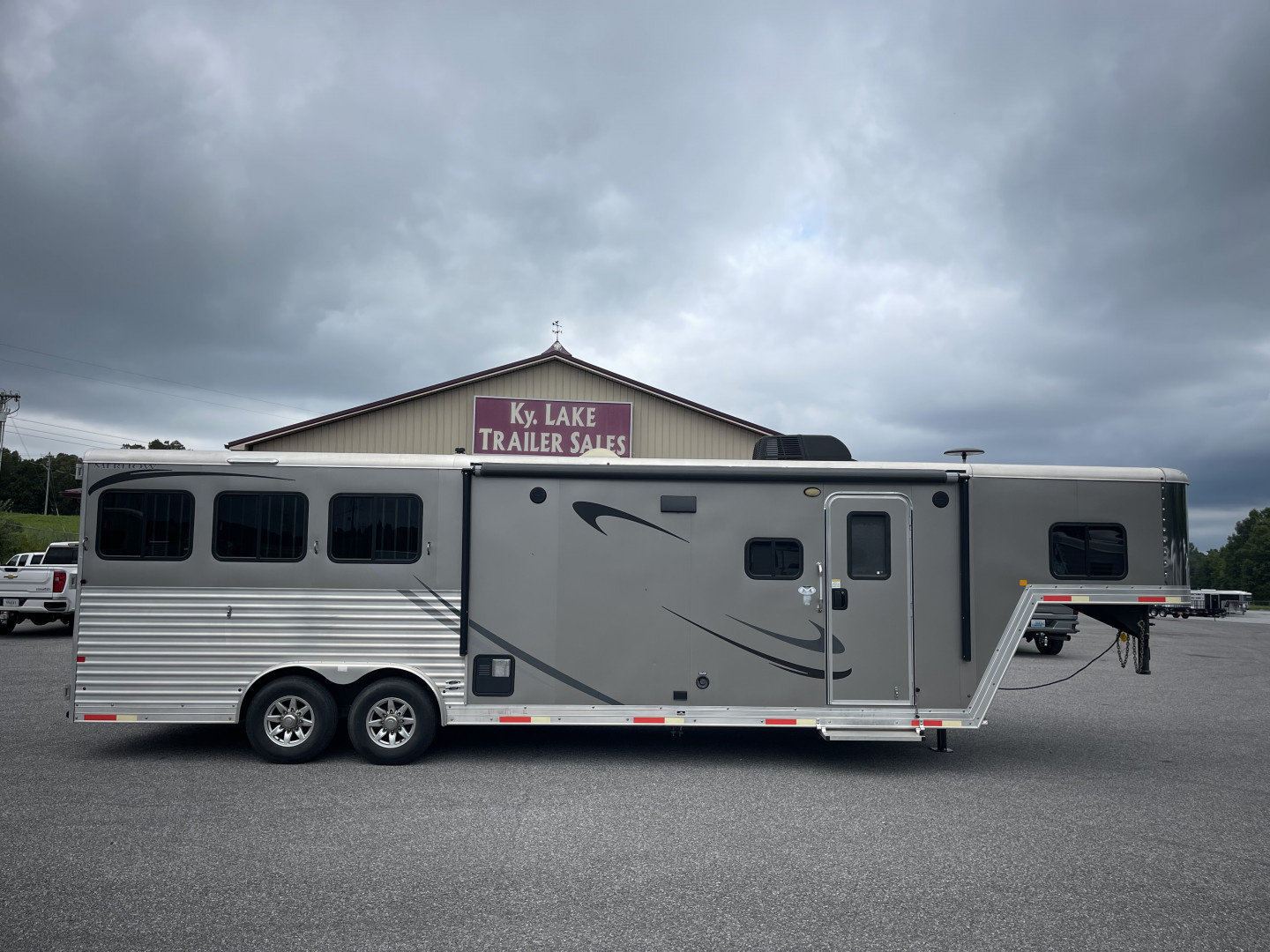Used 2019 Merhow Trailers 8311 Slide2019 Horse Trailer