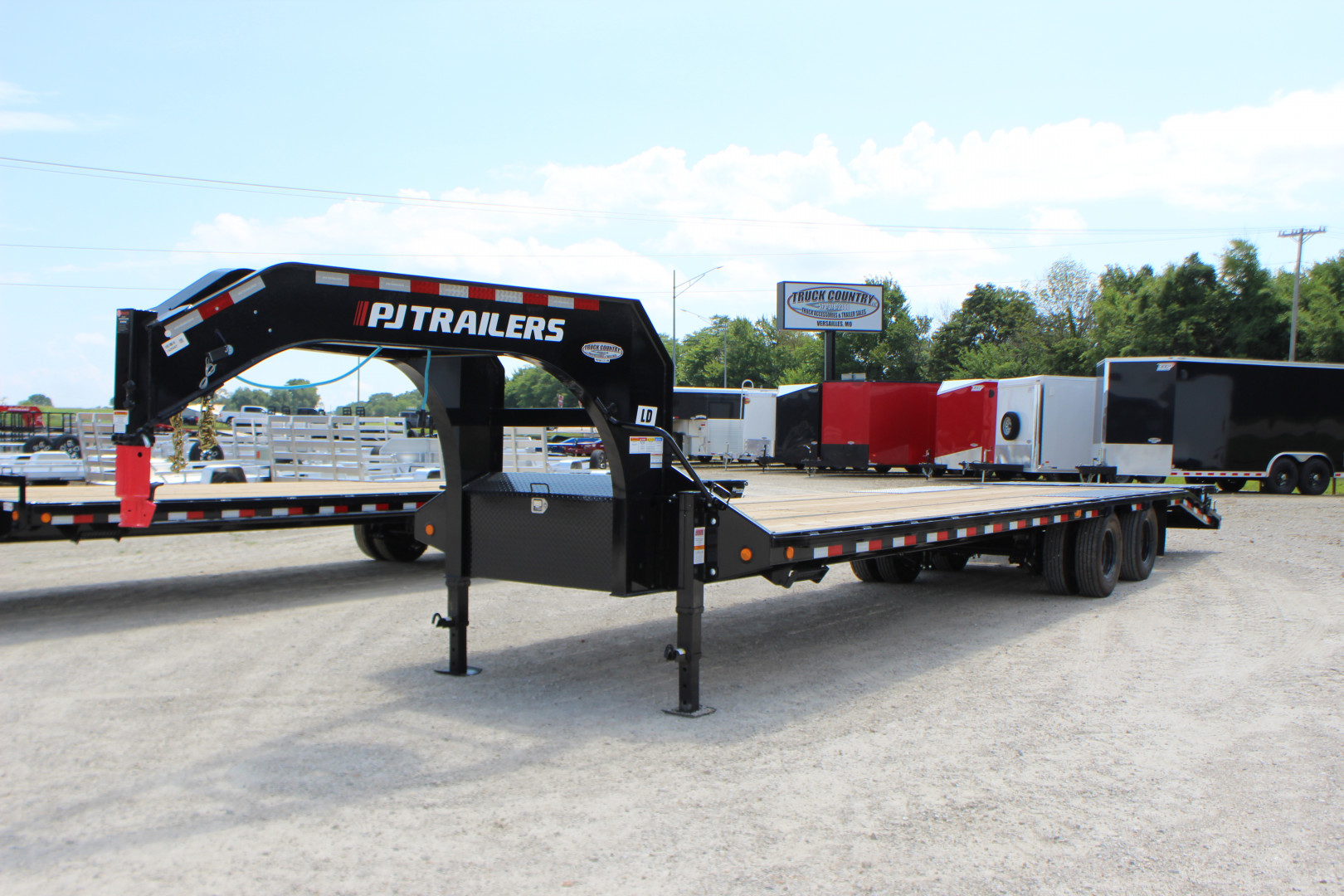 New 2026 PJ Trailer LD 32' Gooseneck Flatbed Trailer