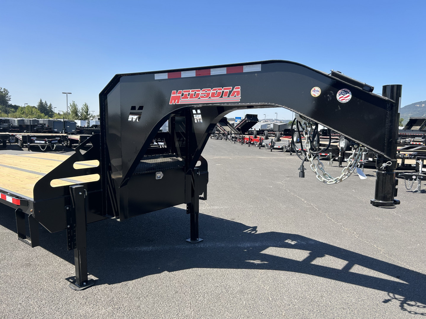 New 2025 Midsota 8.5x32 Gooseneck Deckover W/Power Tail 25.9k GVWR