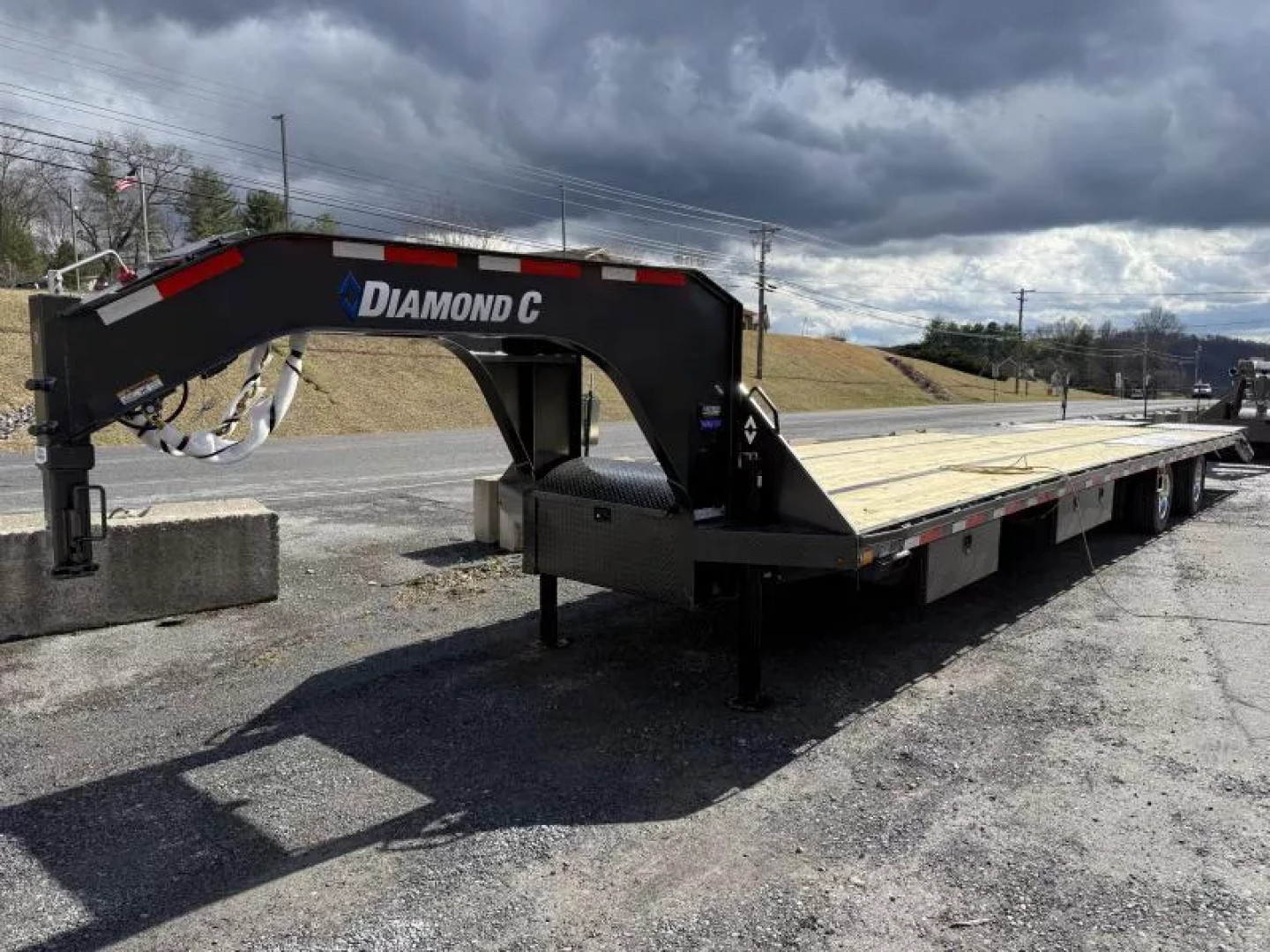 New 2025 Diamond C FMAX216 gooseneck Trailer 40’ air ride 72” spread ...