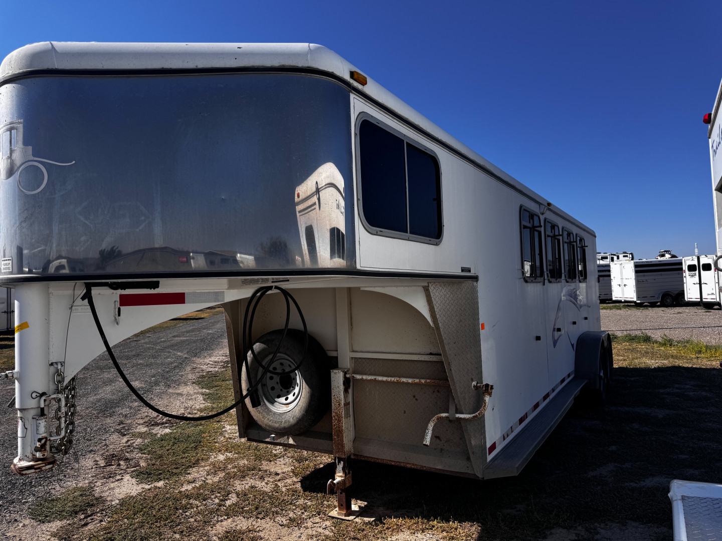 Used 2007 Logan Coach 4H GN Premier Horse Trailer for sale in Three ...