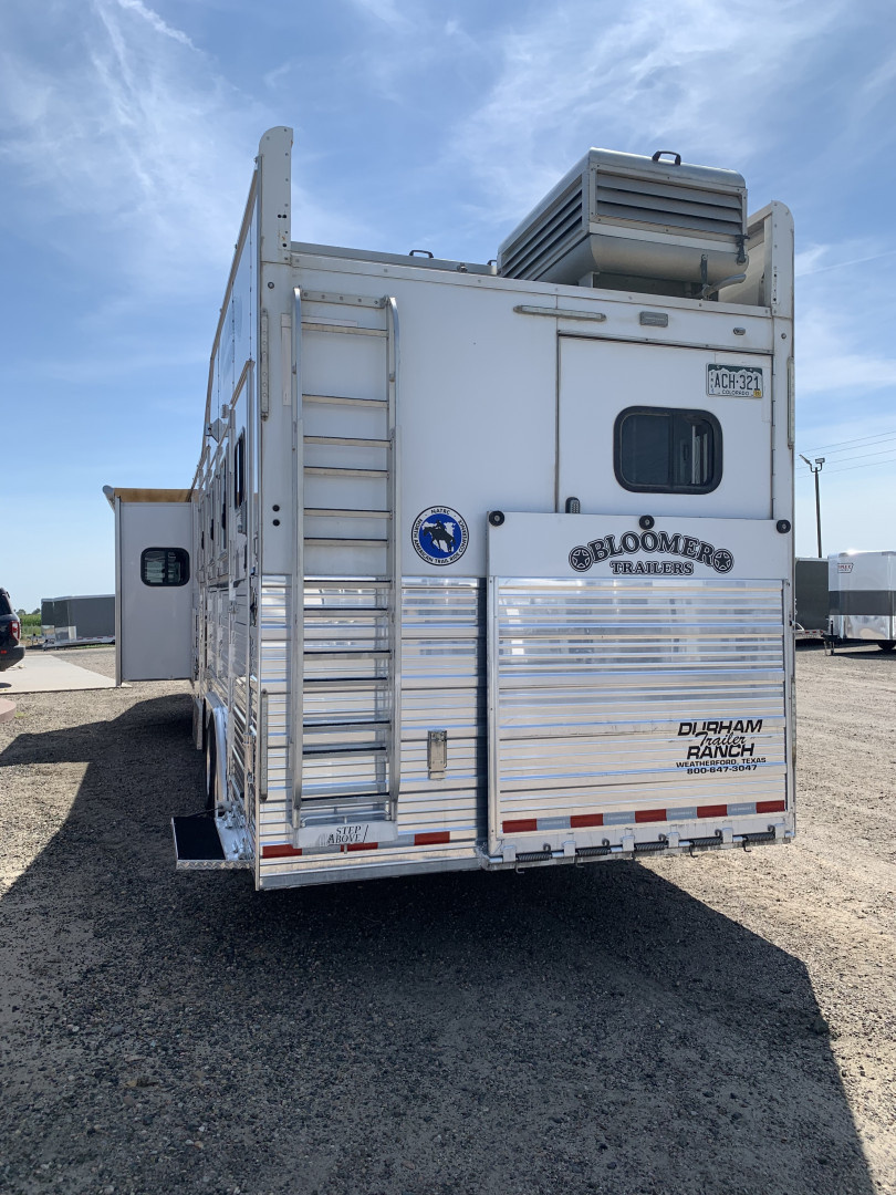 Used 2018 Bloomer Evolution Outlaw 3 Horse Trailer for sale in Fort ...