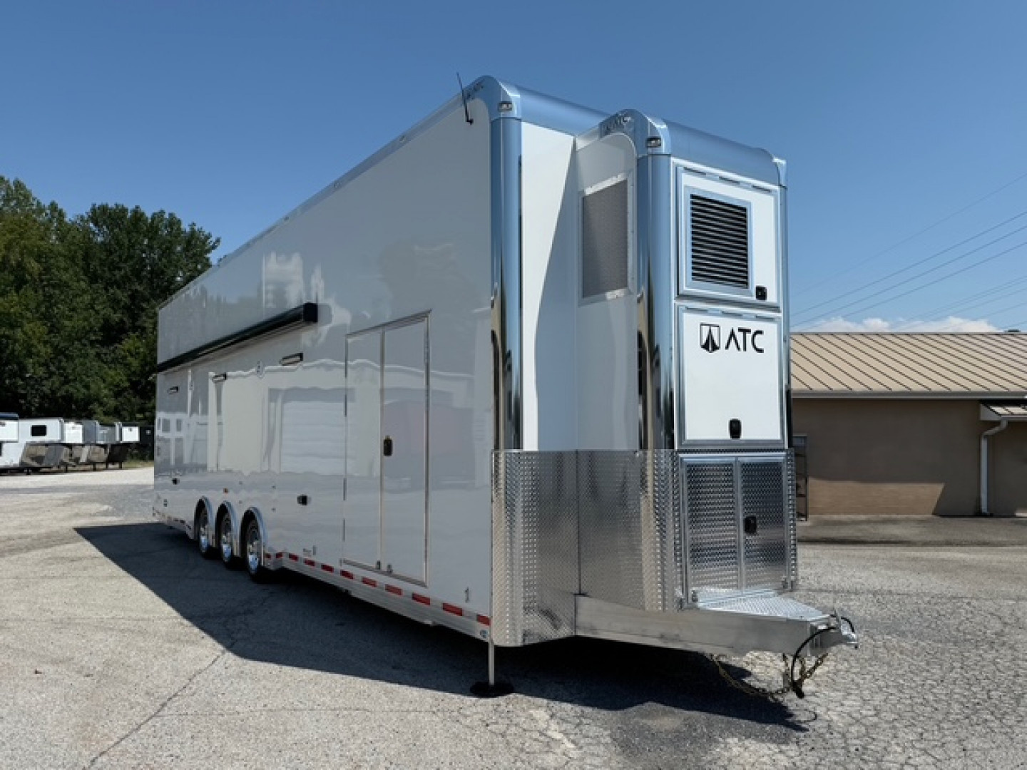 Stacker Trailers and Liftgates For Sale | Right Trailers, Inc.