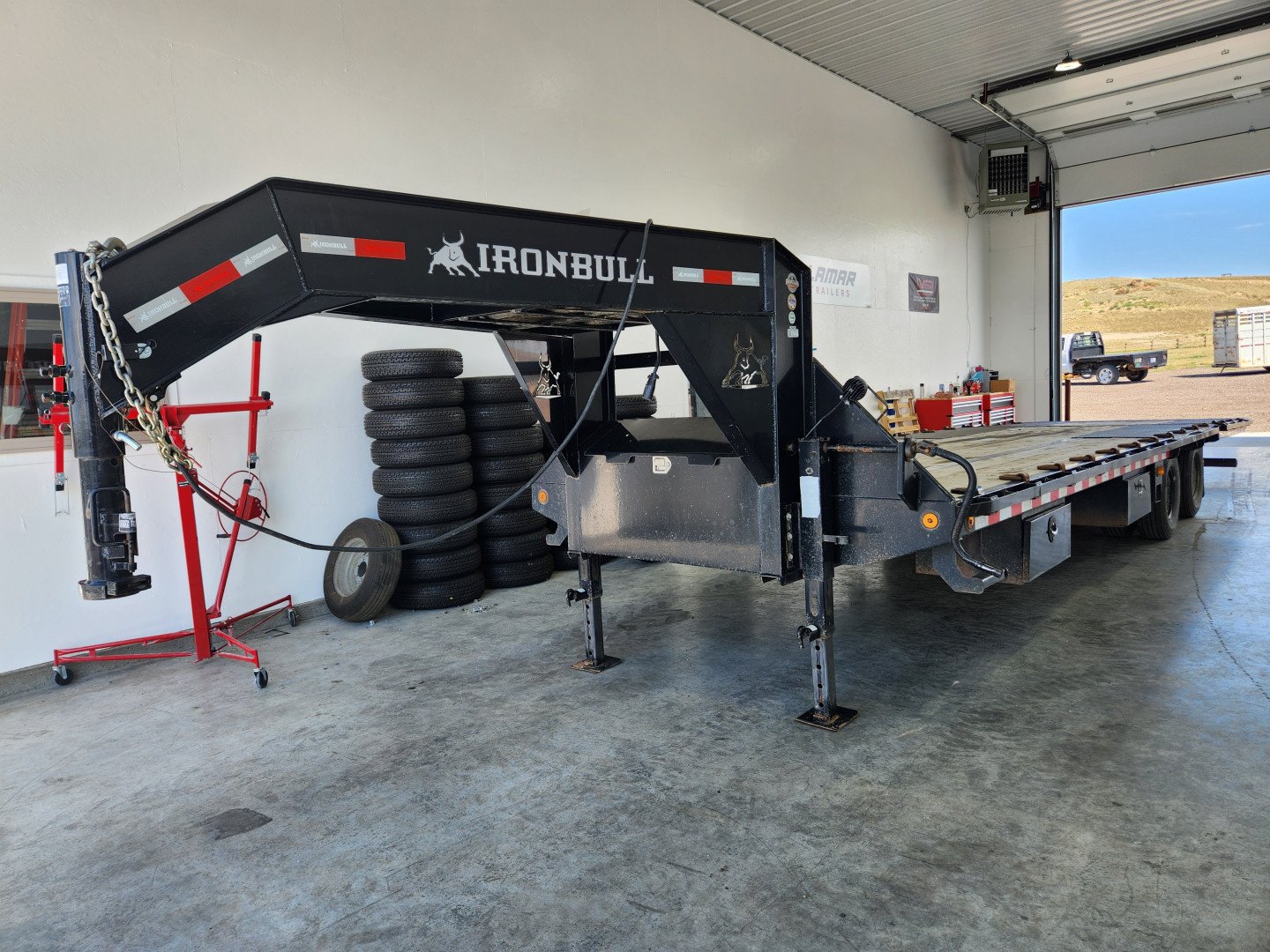 Used 2023 Iron Bull 32' Gooseneck Deckover Trailer