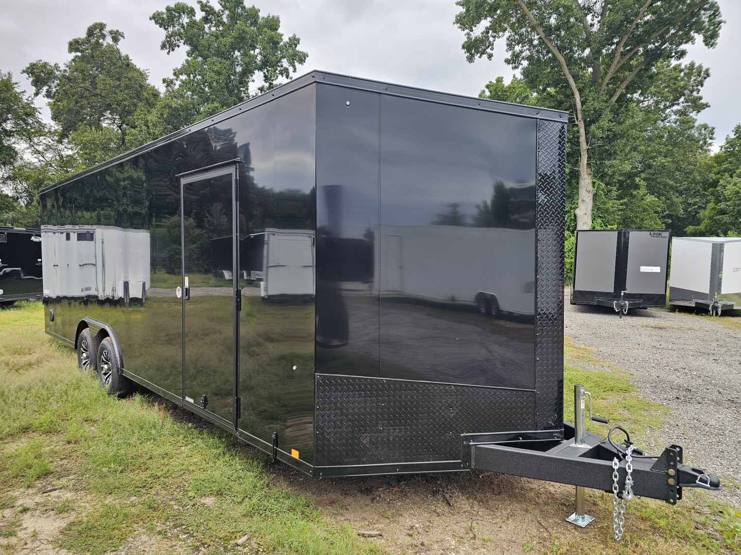 New 2026 Formula Trailers 8.5X24 SCREWLESS EXTERIOR BLACKOUT 7' INSIDE ...