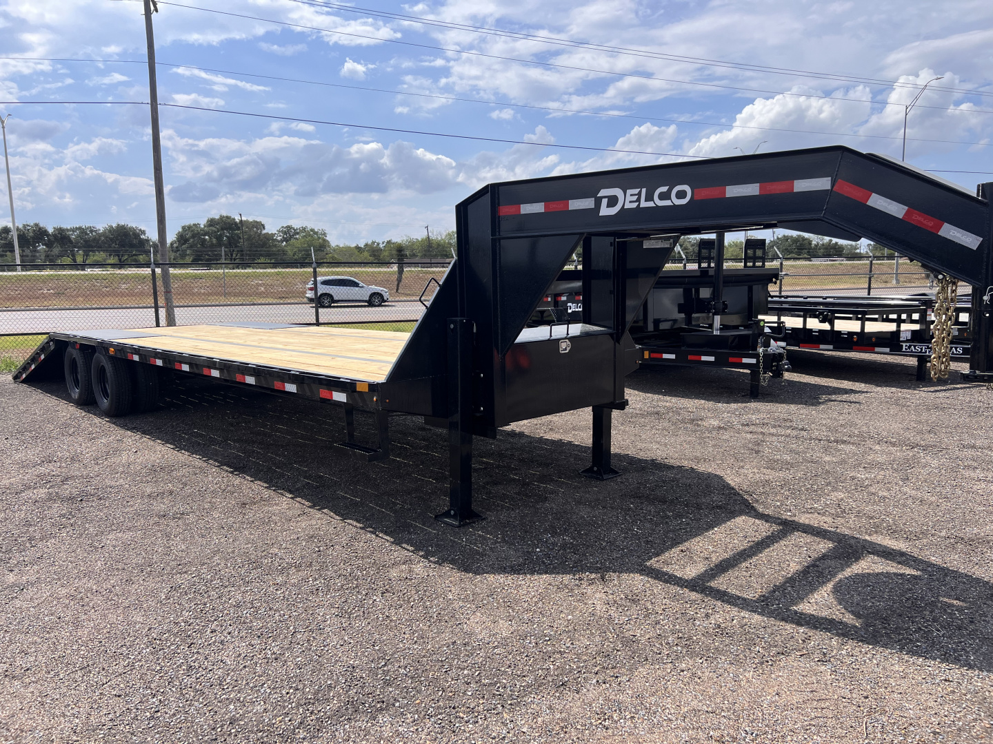 New 2026 Delco Trailers 102x32ft Gooseneck Flatbed Hydraulic Dovetail ...