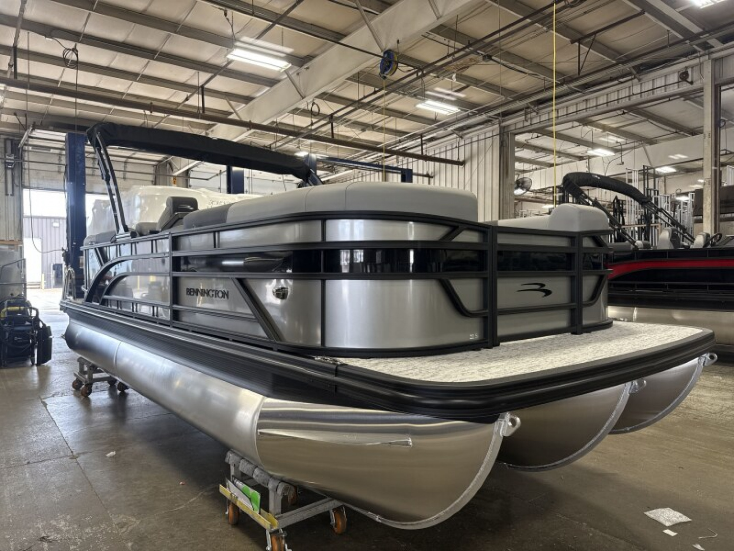 New 2025 Bennington M Series 22 Fastback Pontoon Boat