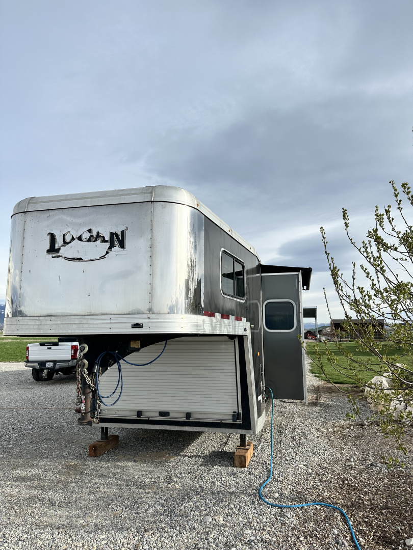 Used 2018 Logan Coach 4H Riot 815