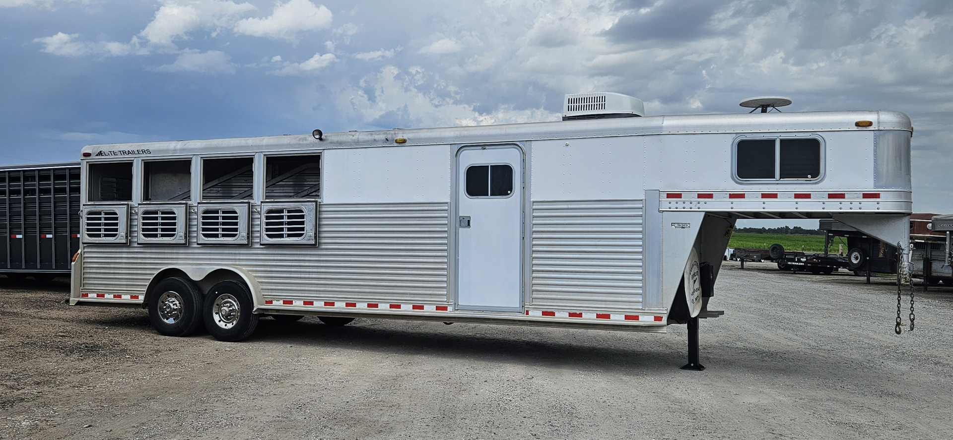 Used 2000 Elite Trailers 27' 4-Horse Slant w/10' Short Wall LQ Horse Trailer for sale in St John, KS