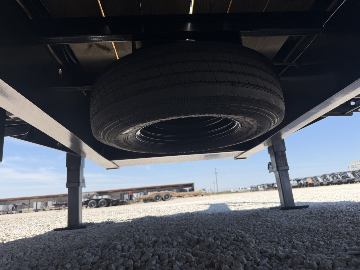 New 2026 Diamond C 102"x40' Engineered Beam FMAX212 w/ Max Ramps ...