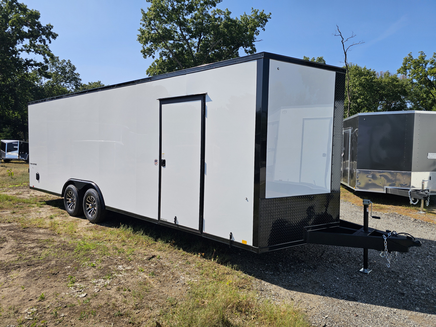 New 2026 Formula Trailers 8.5X24 SCREWLESS EXTERIOR BLACKOUT 7' INSIDE ...