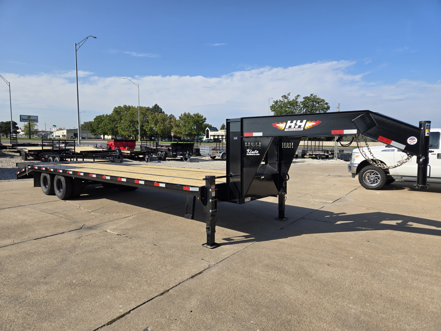 New 2026 H&H Trailers 102x25+5 HD Low Profile Dovetail Super Deluxe ...