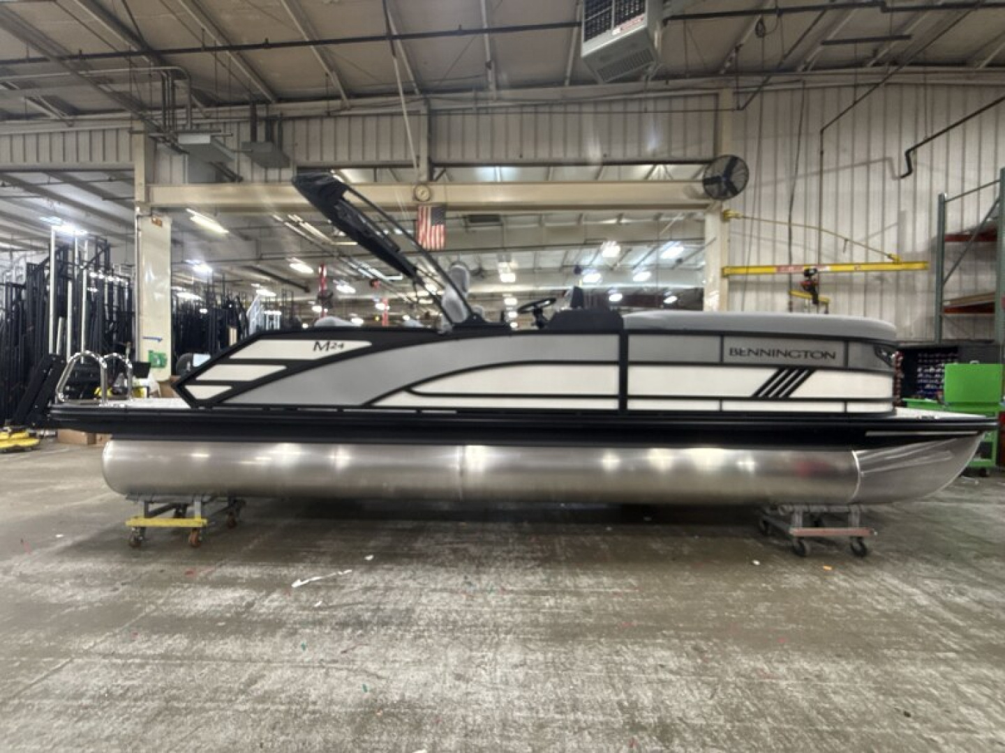 New 2025 Bennington M Series 22 Fastback Pontoon Boat