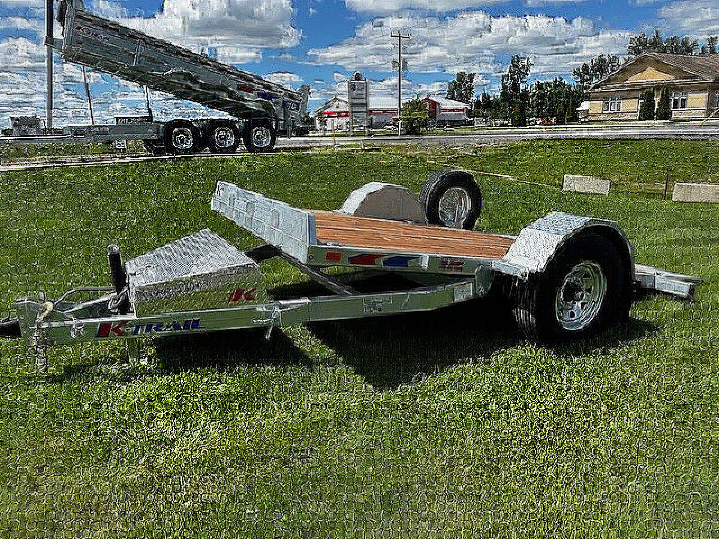 Tilt Trailers - Ottawa Trailer Dealership in Ontario | ML Trailers