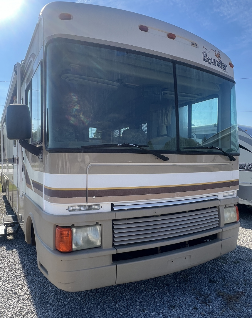 Used 1998 Fleetwood RV Bounder Class A for sale in Williamsburg, KY