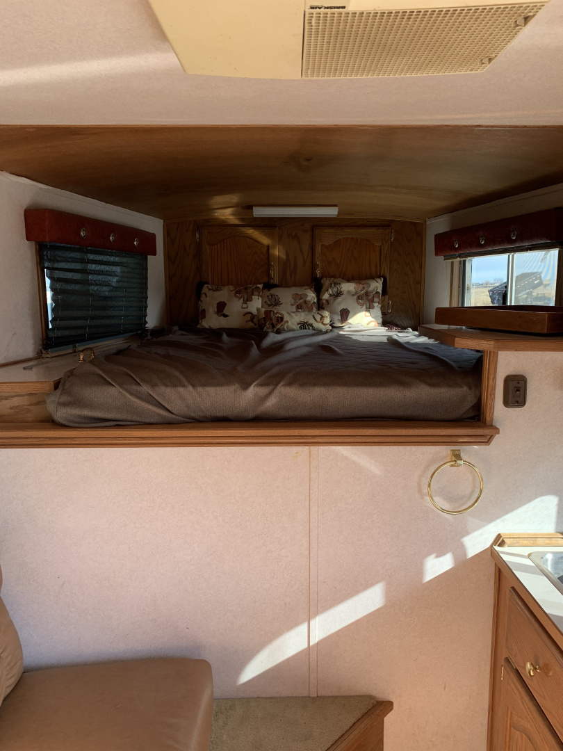 Used 1999 Elite Trailers GN Living Quarters 2.5 Horse Trailer for sale ...
