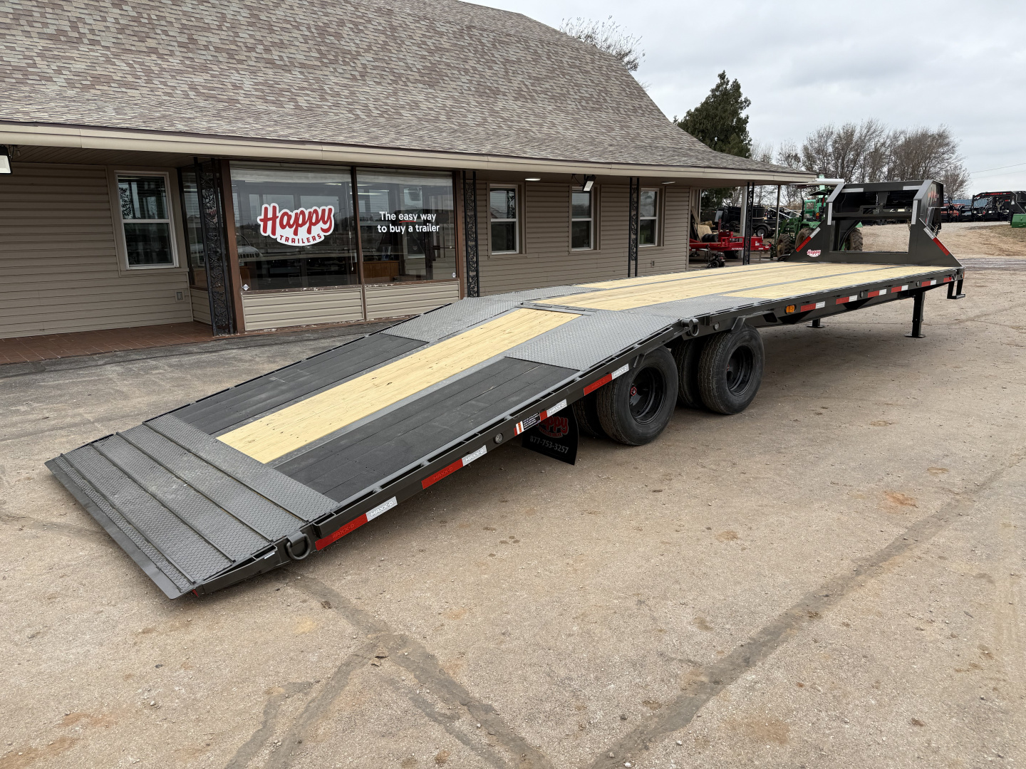 New 2026 MAXX-D 102”x32’ Gooseneck Hydraulic Dovetail Flatbed w/ Duals ...