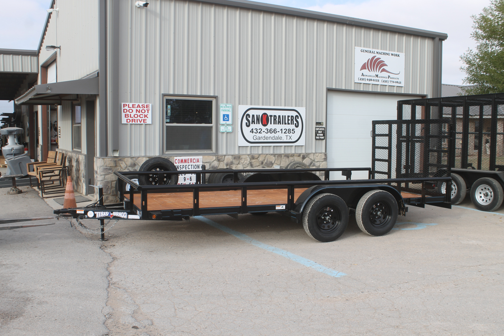 New 2026 Texas Bragg Trailers 83"X16' Extra Wide PIpe Top Utility ...