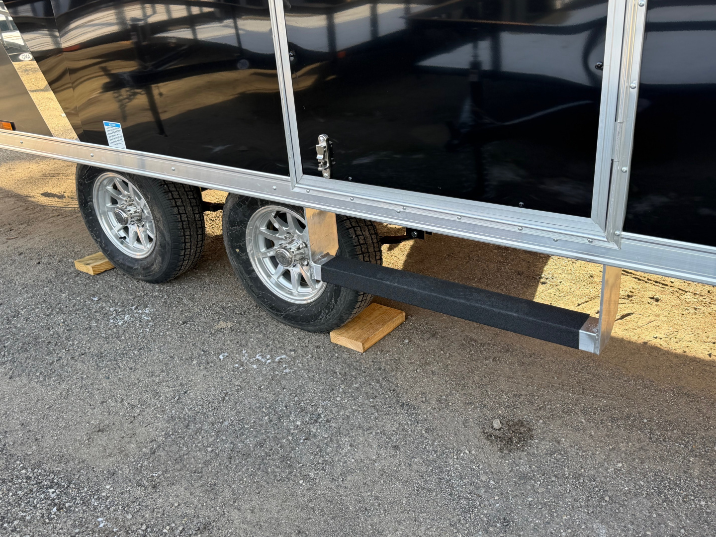 New 2026 Lightning 8.5 x 24 Enclosed All Aluminum Deck Over Snowmobile ...