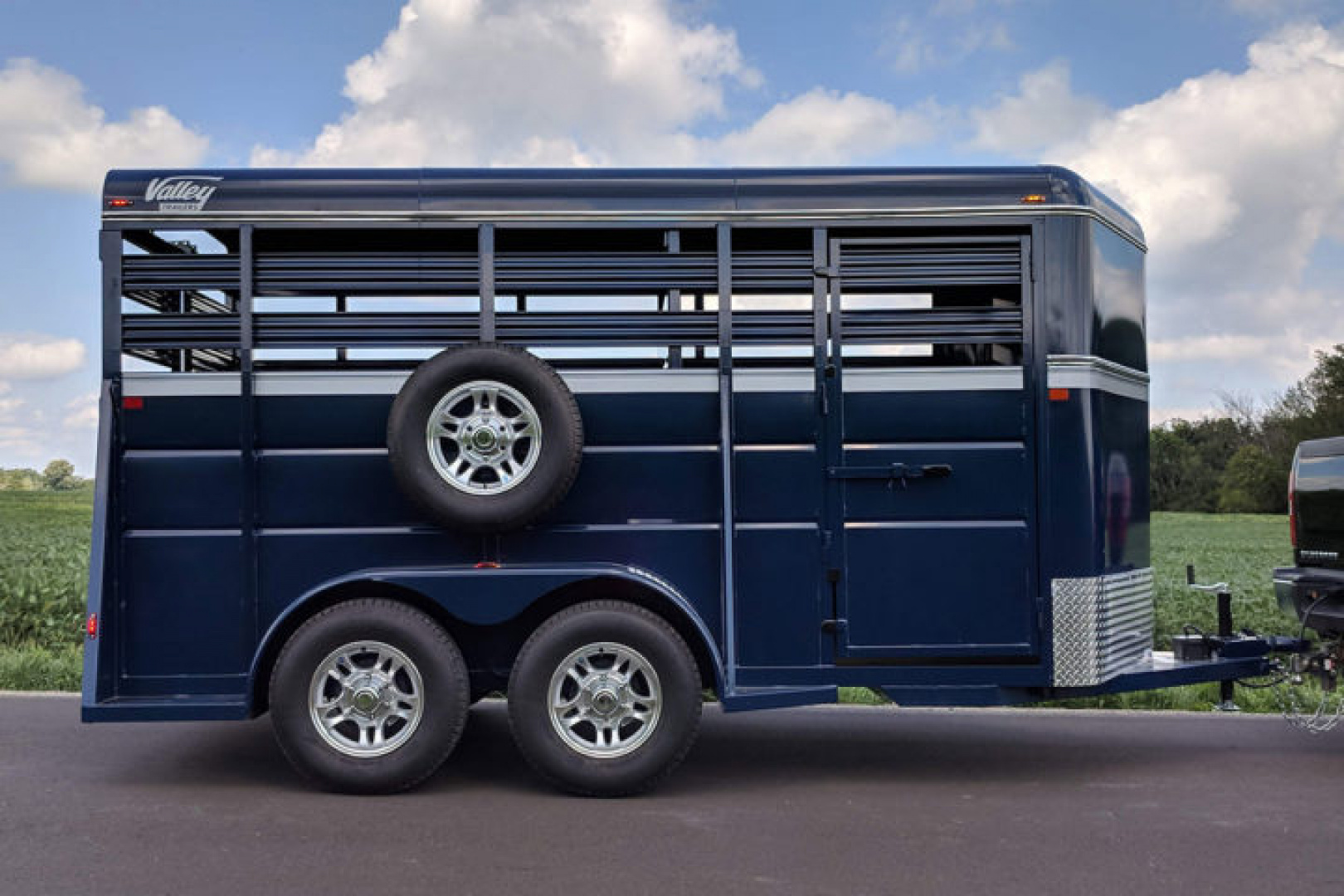 New 2020 VALLEY TRAILERS 16' x 6'8" x 6'6" Stock (26816) Horse Trailer ...